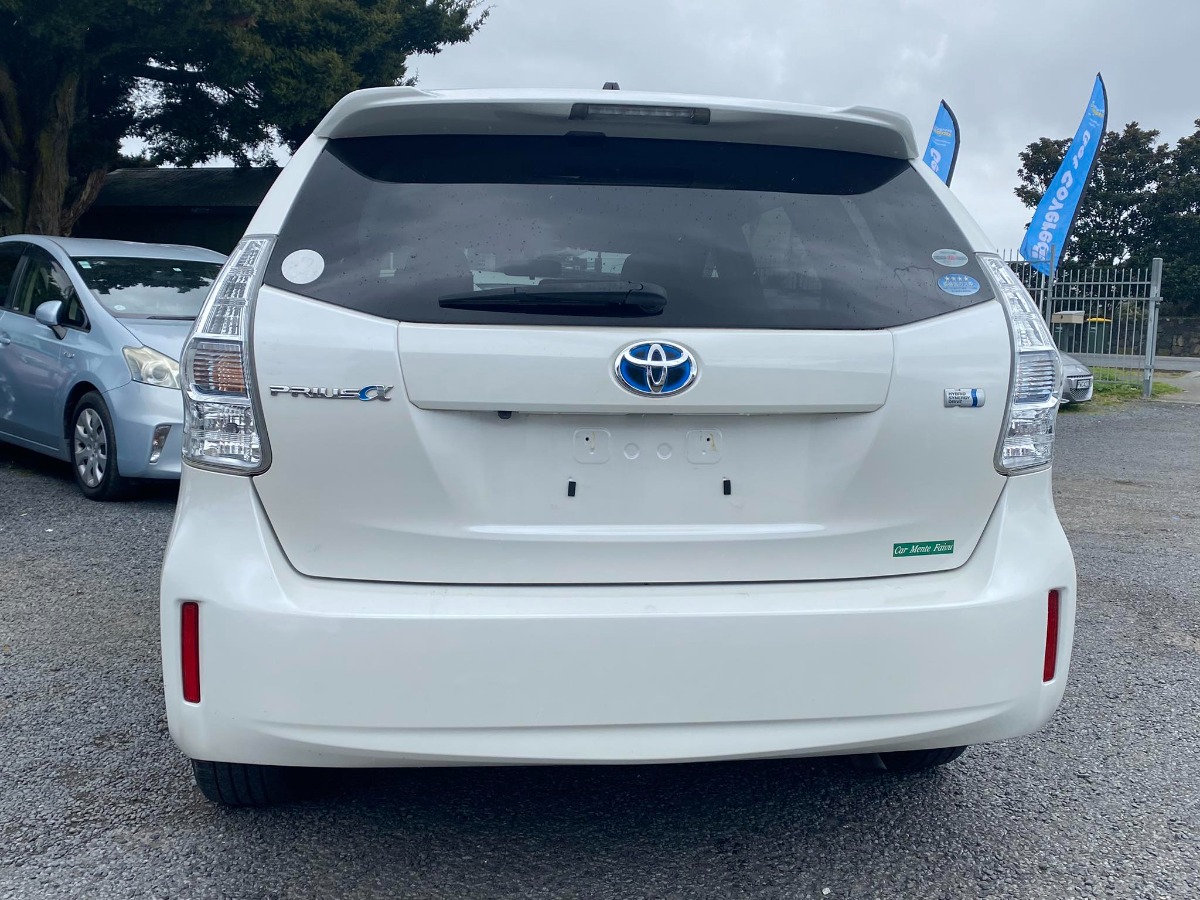 2012 Toyota Prius ALPHA S | Osaka Carz